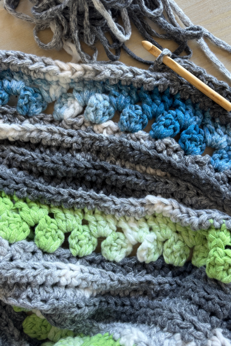 Cluster Pop Throw (Crochet) – Lion Brand Yarn