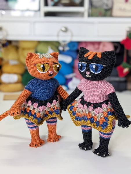 Crochet Kit - Fiona & Philomena Kitties – Lion Brand Yarn