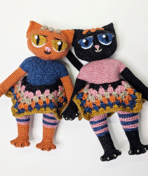 Crochet Kit - Fiona & Philomena Kitties – Lion Brand Yarn