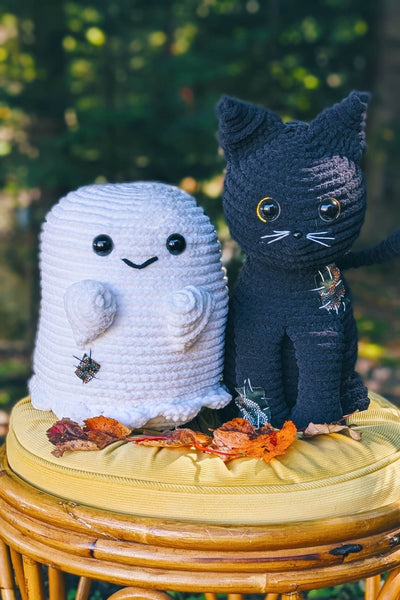 Crochet Kit - Foggy & Midnight - Ghost and Cat – Lion Brand Yarn