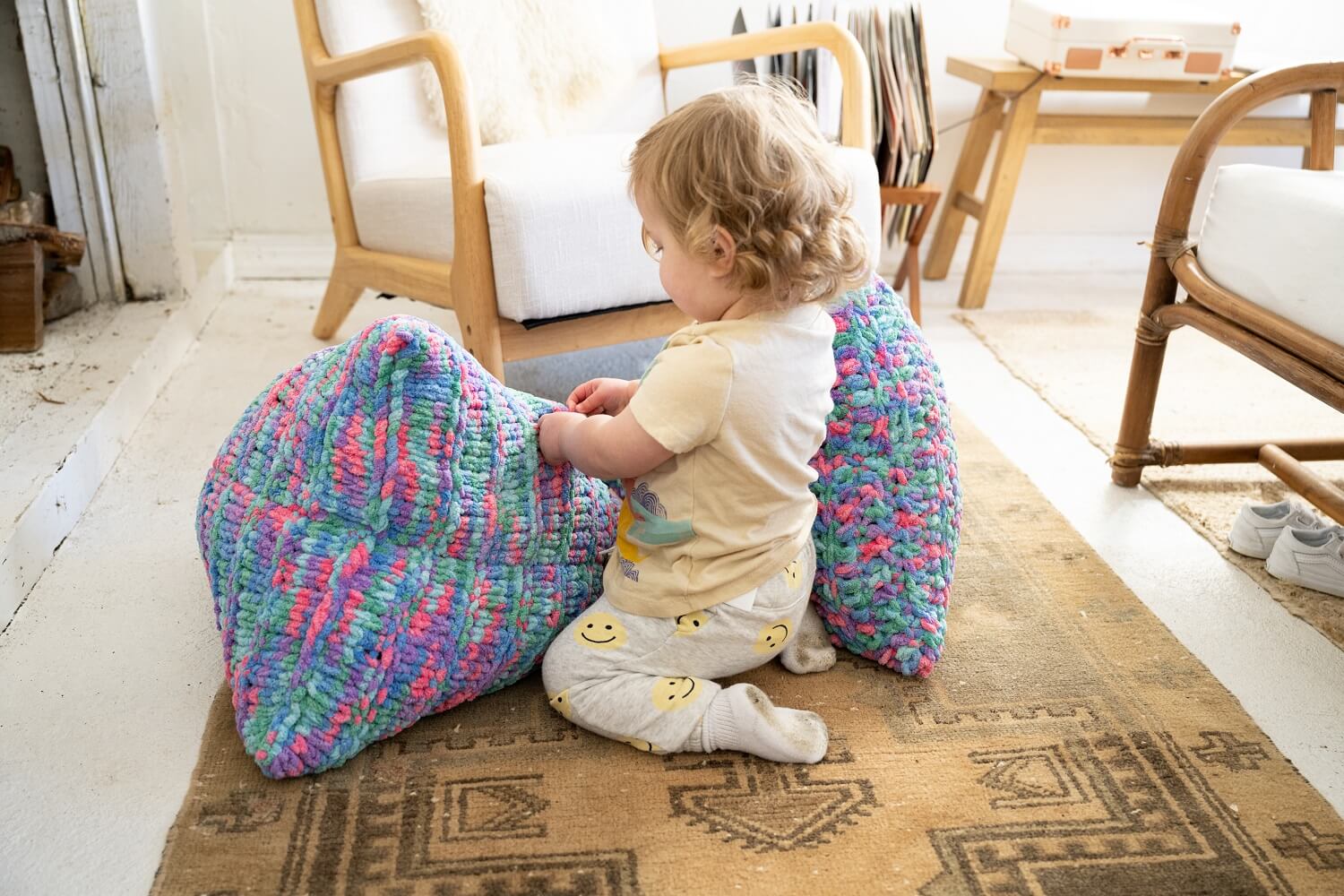 Pyramid Pillows (Crochet) – Lion Brand Yarn