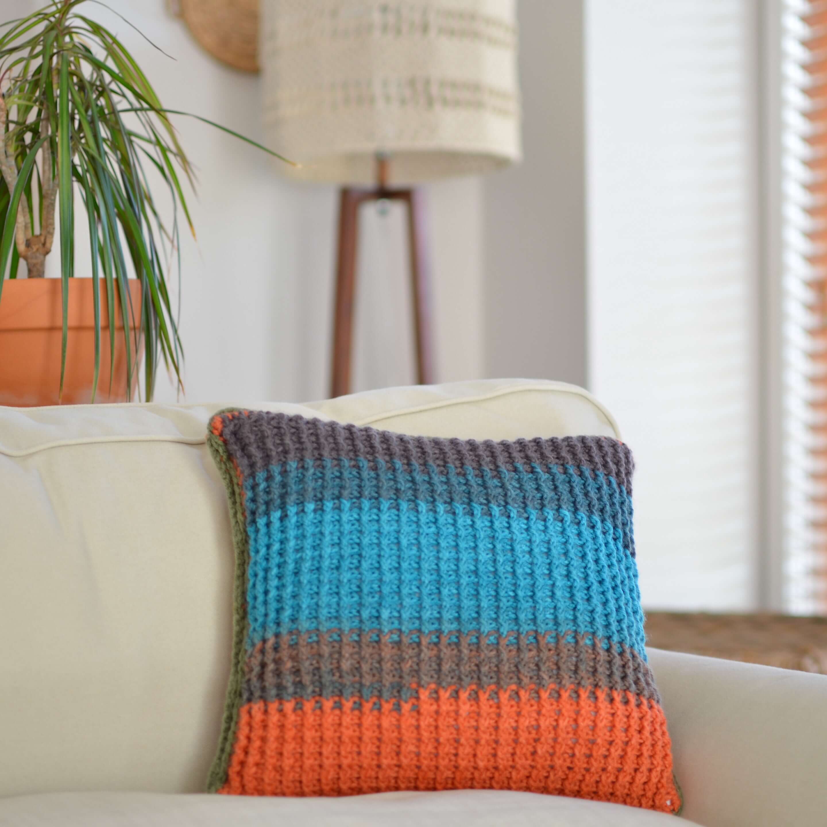 Cliff Edge Cushion Cover (Crochet) – Lion Brand Yarn