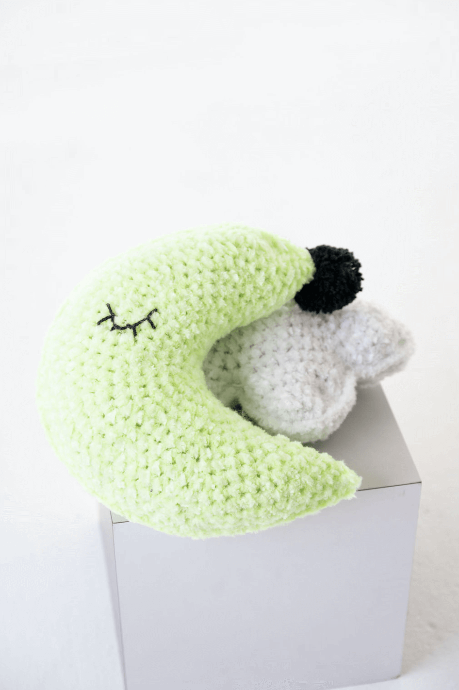 Sleepy Moon and Cloud Pillows (Crochet) – Lion Brand Yarn
