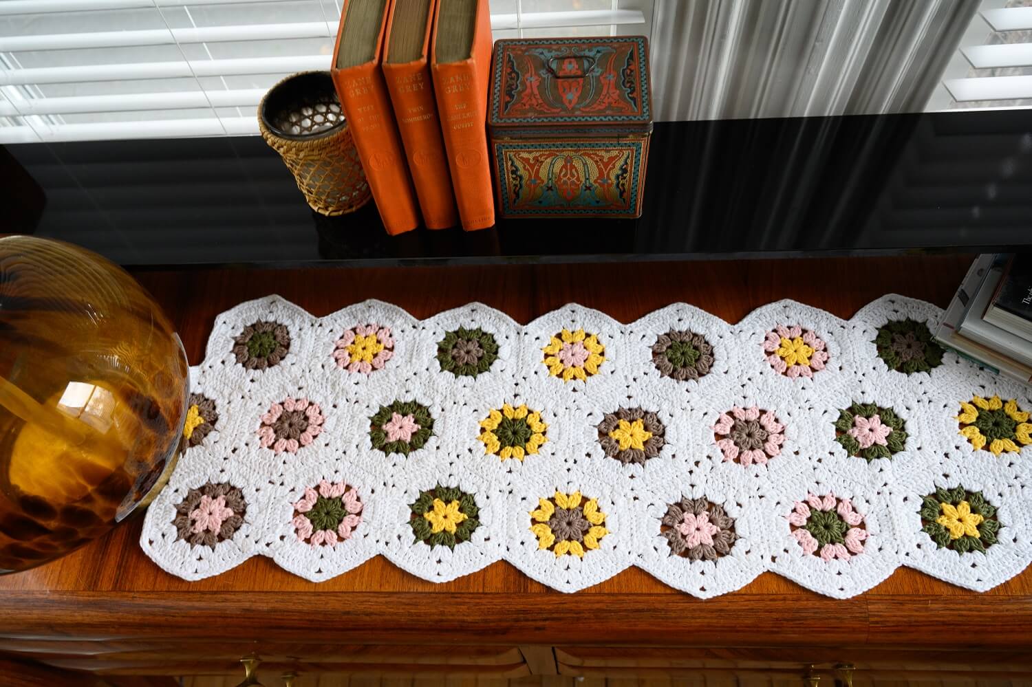 Hexagon Table Runner (Crochet) – Lion Brand Yarn
