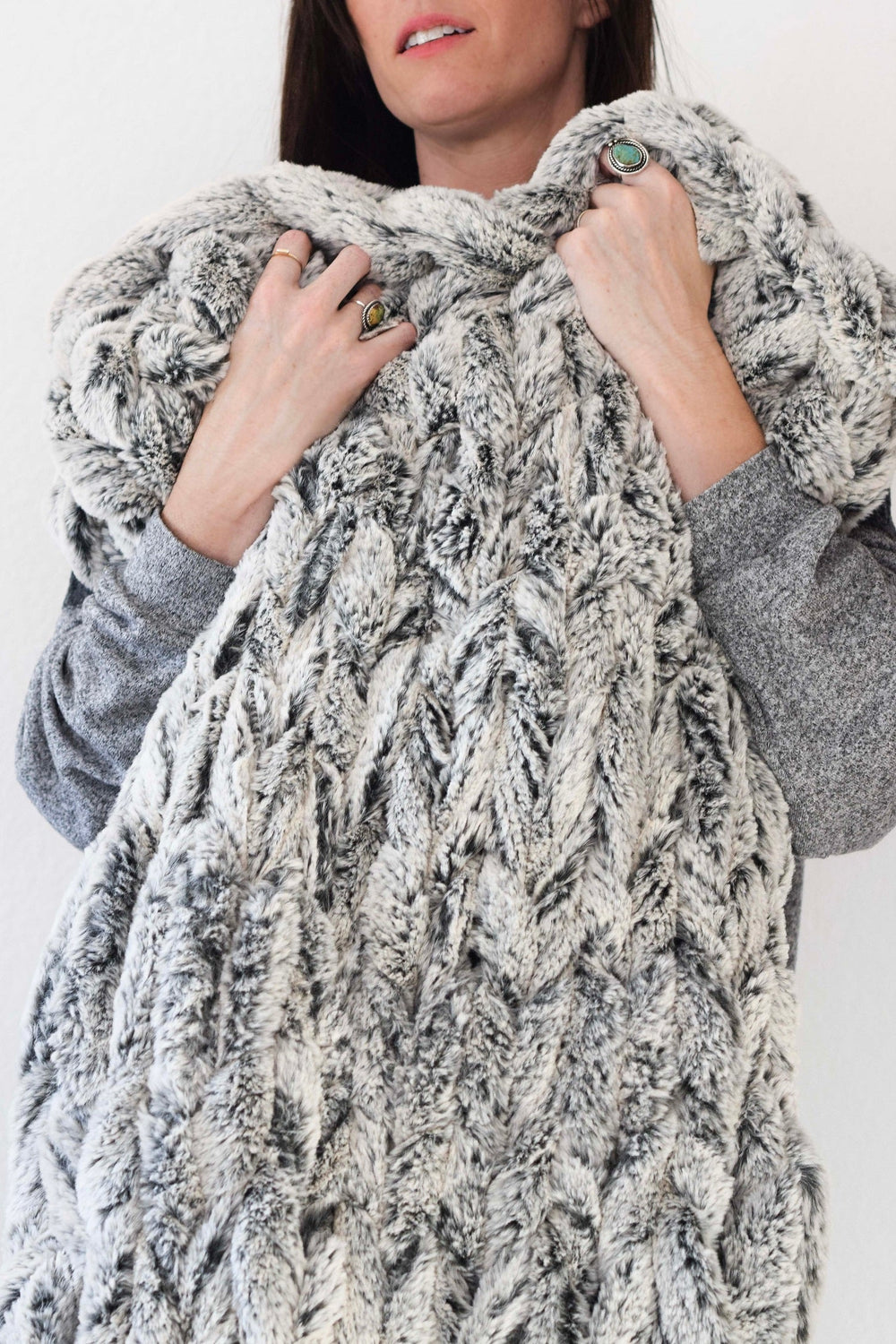 Knit Kit - Yooge Big Fur Knit Throw – Lion Brand Yarn