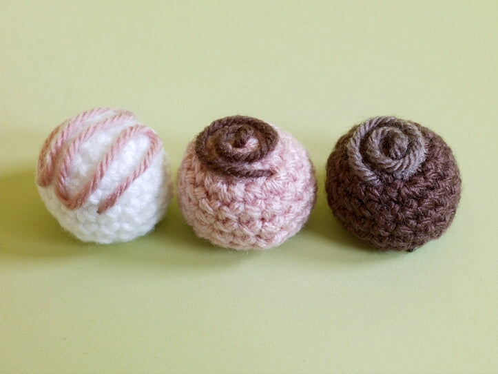 Amigurumi Bon-Bon Magnets (Crochet) – Lion Brand Yarn