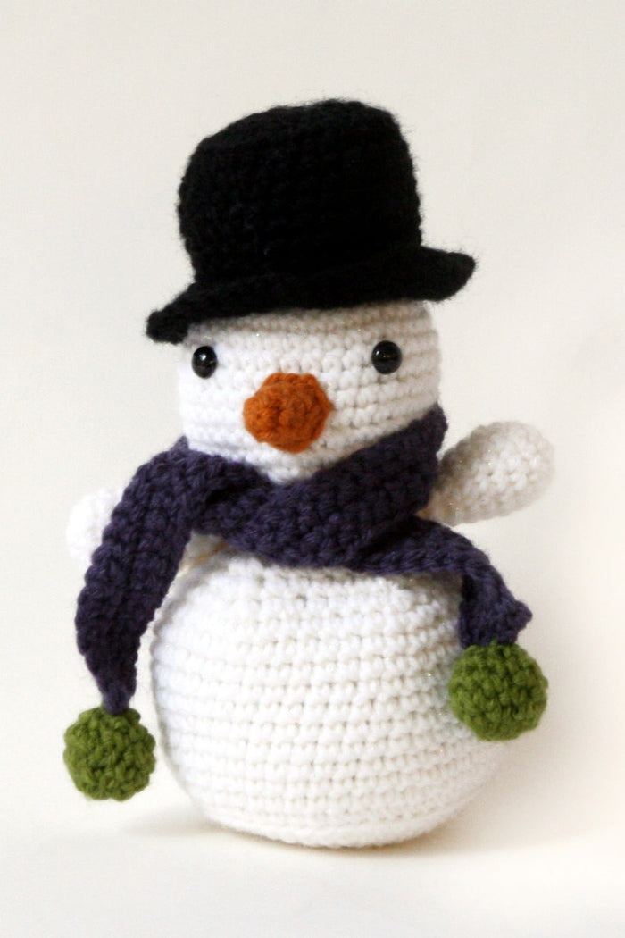 Amigurumi Snowman (Crochet) – Lion Brand Yarn