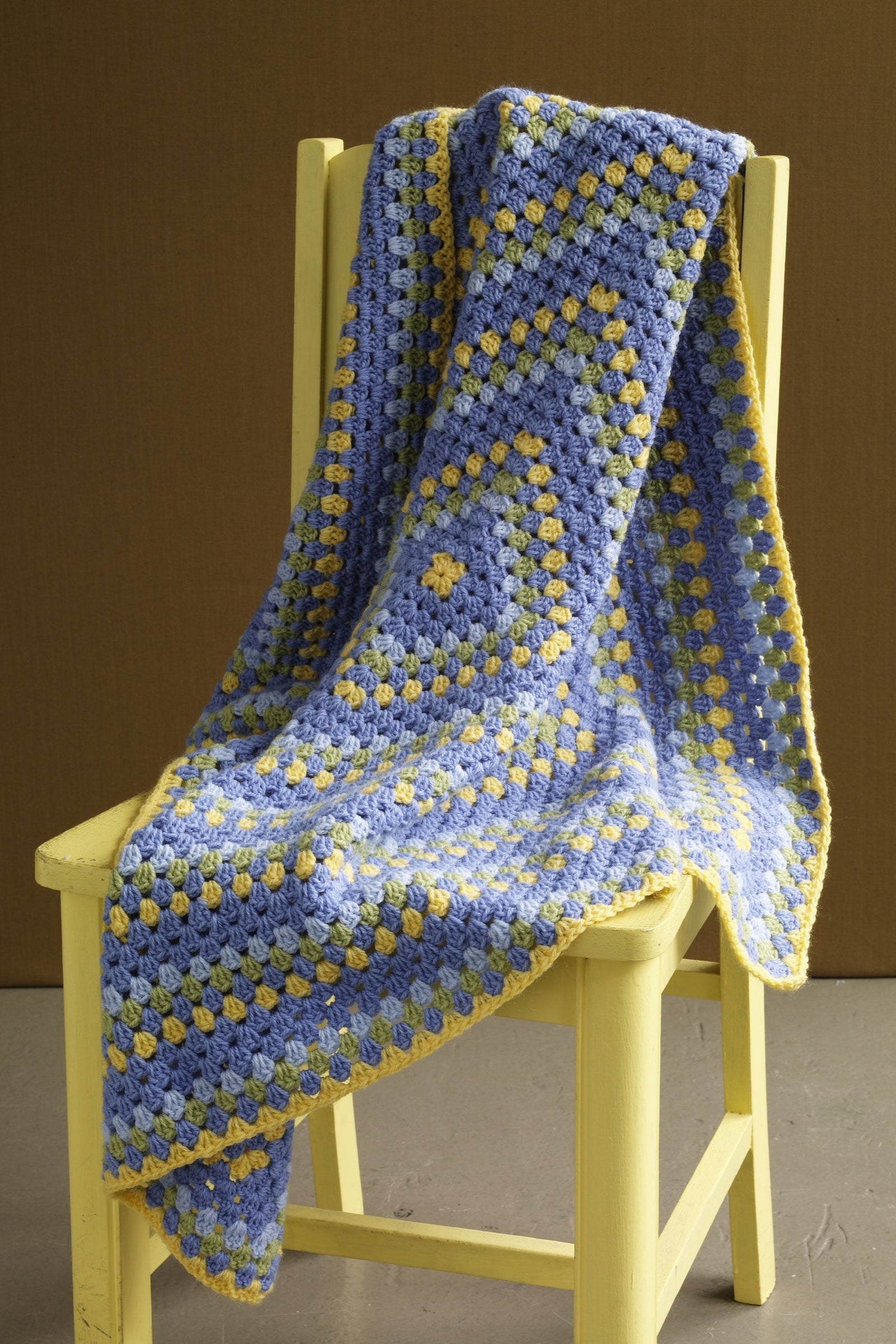 Brilliant Colors Baby Throw Pattern (Crochet) - Version 1 – Lion Brand Yarn