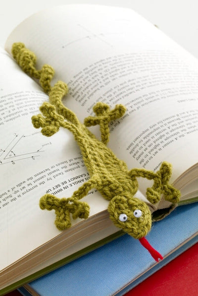Gecko Bookmark Pattern (Crochet) – Lion Brand Yarn