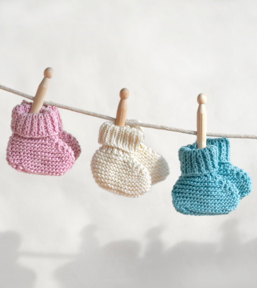 Booties Pattern (Knit) – Lion Brand Yarn