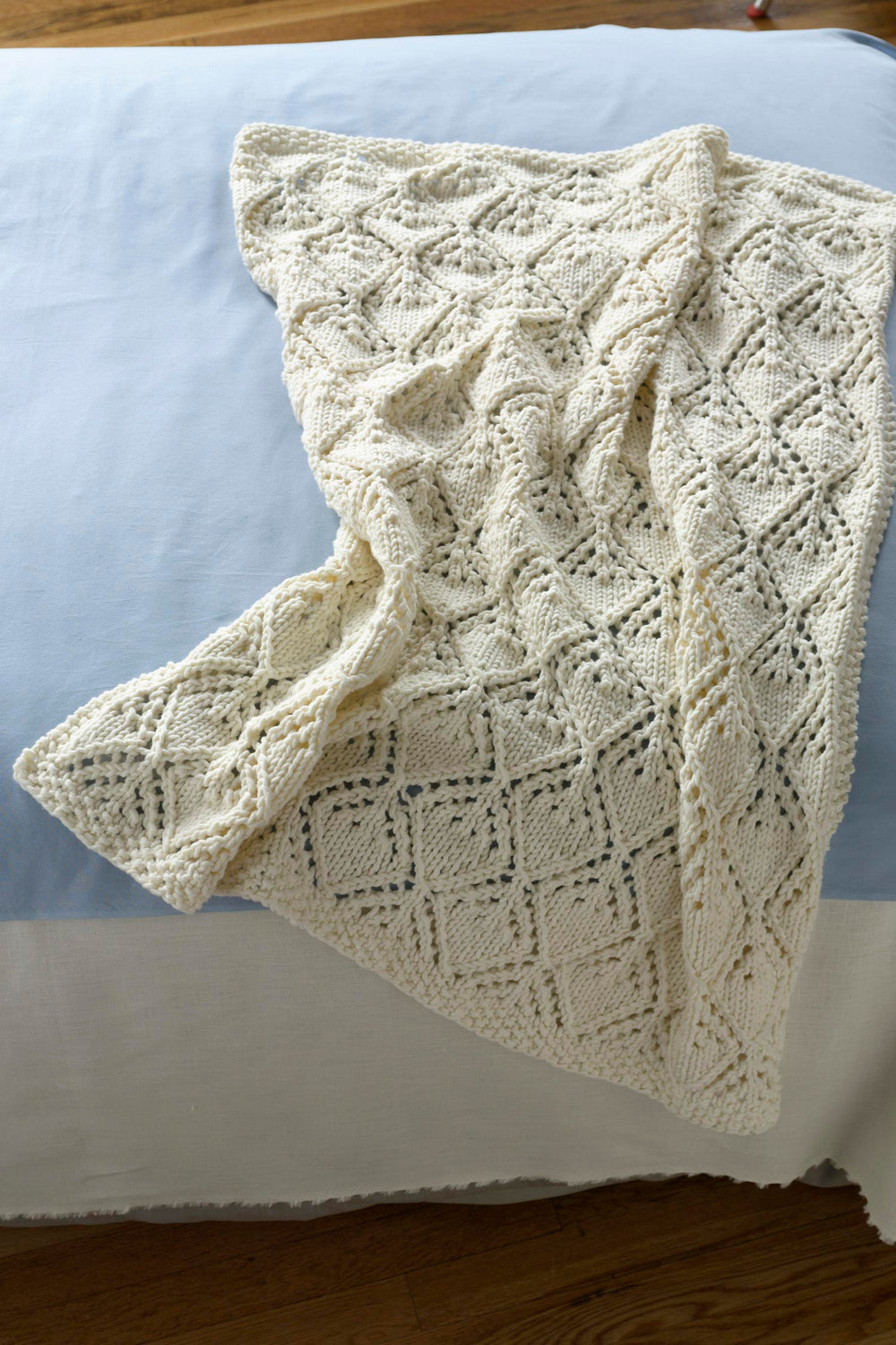 Luxe Baby Throw Pattern (Knit) – Lion Brand Yarn
