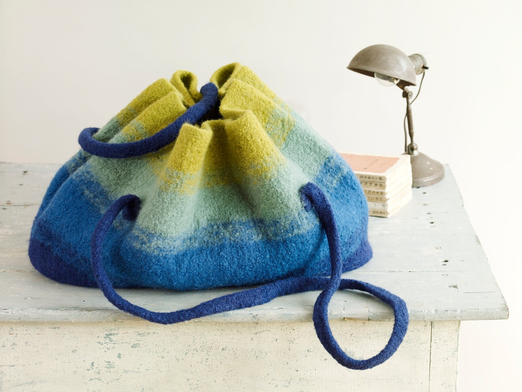 Custom Mixed Color Bag Pattern (Knit) – Lion Brand Yarn