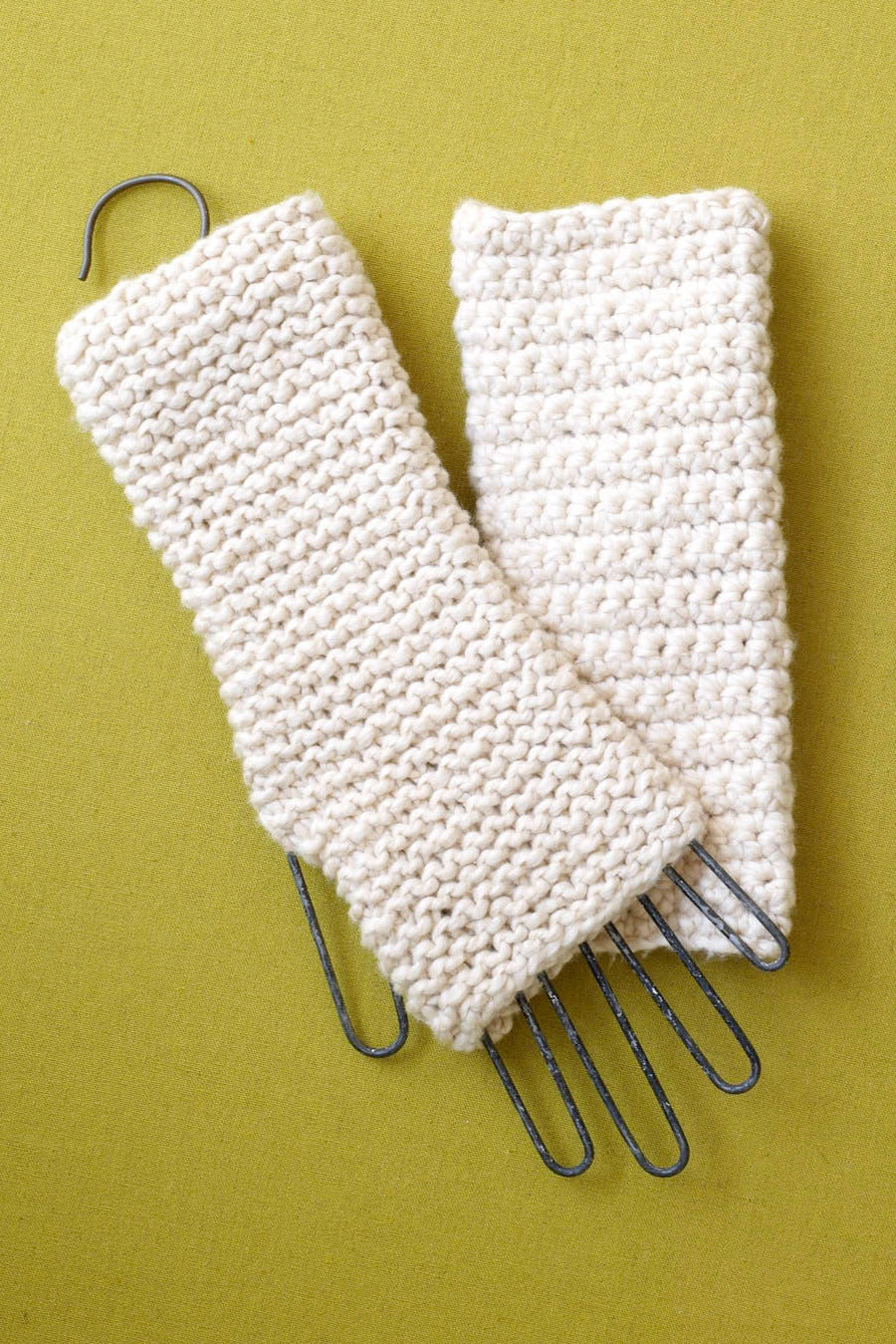 Learn to Knit Cuffs - Version 1 – Lion Brand Yarn