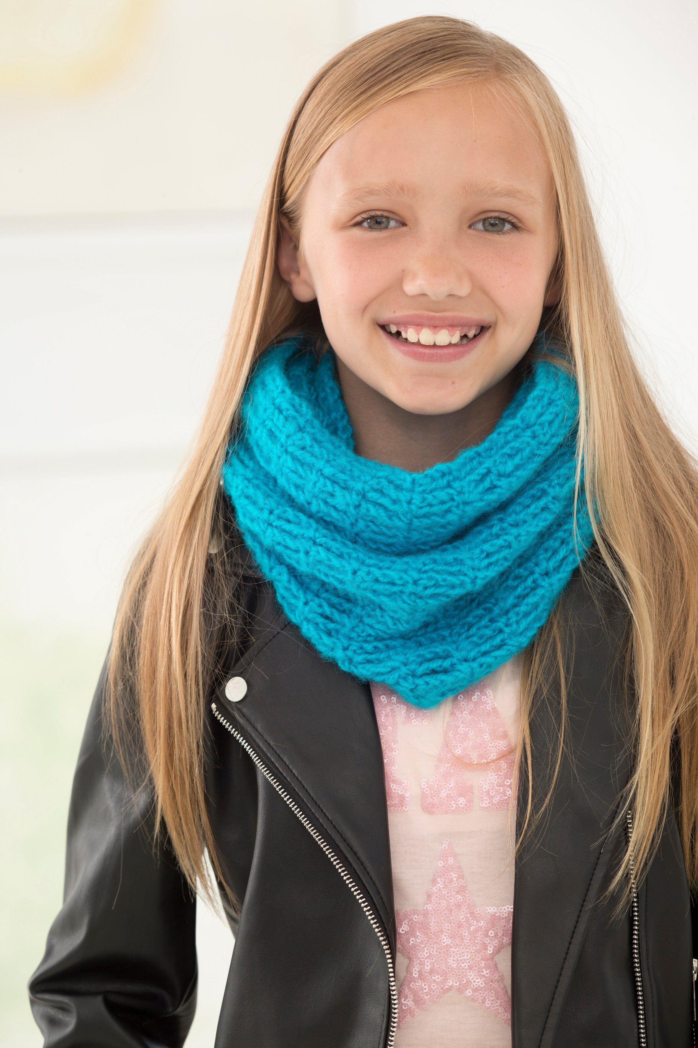 Totally Tween Cowl (Crochet) – Lion Brand Yarn