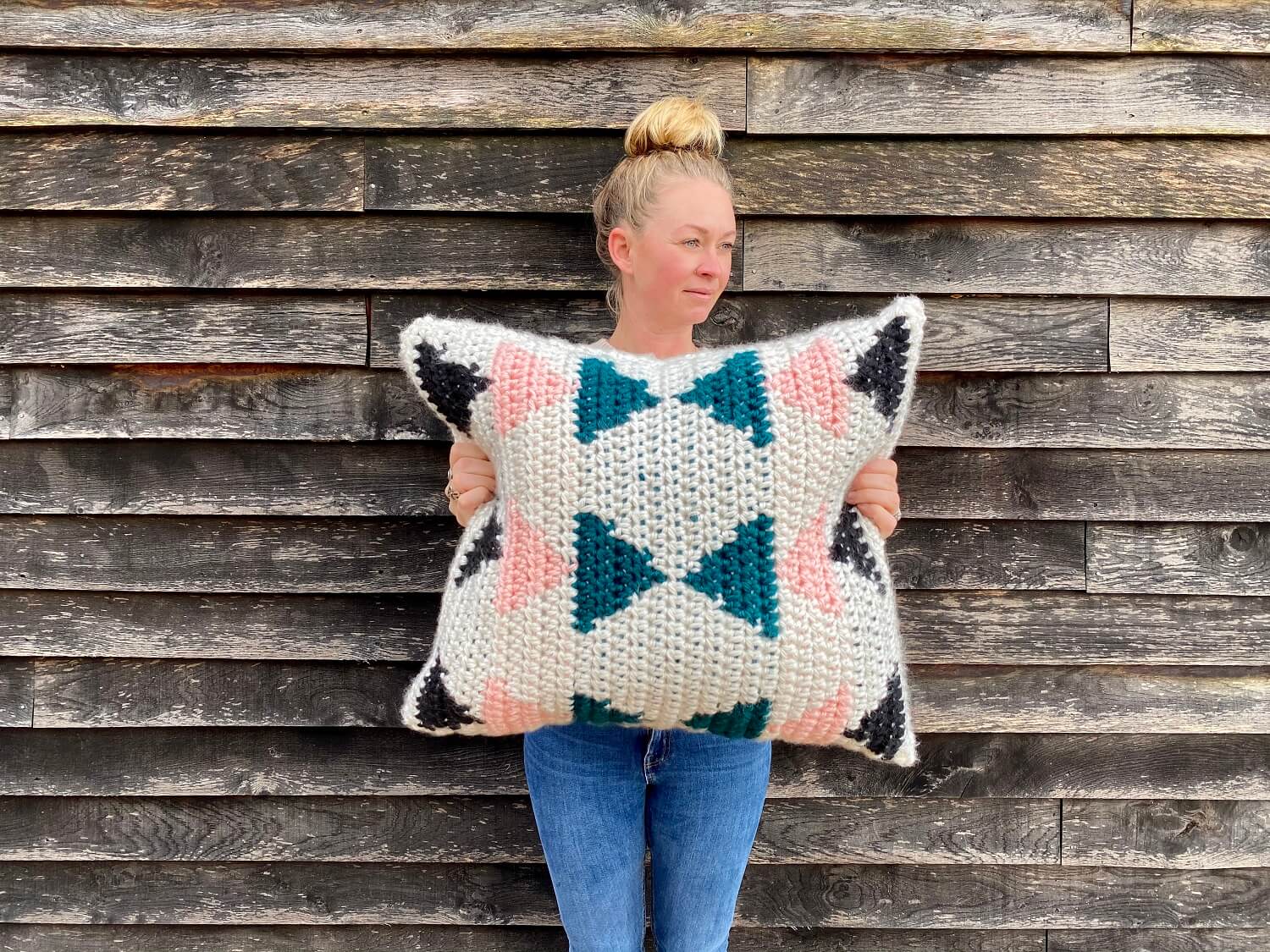 Triad Pillow Cover (Crochet) – Lion Brand Yarn