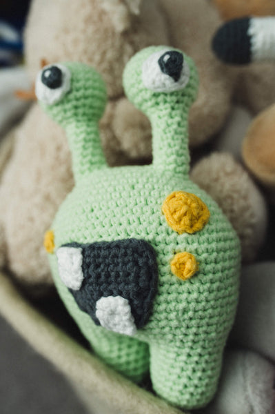 Alien Amigurumi (Crochet) – Lion Brand Yarn