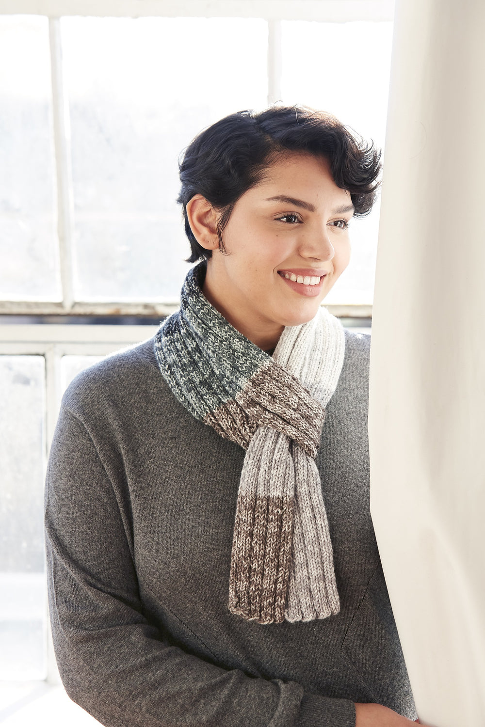 Gradient Keyhole Scarf (Knit) – Lion Brand Yarn