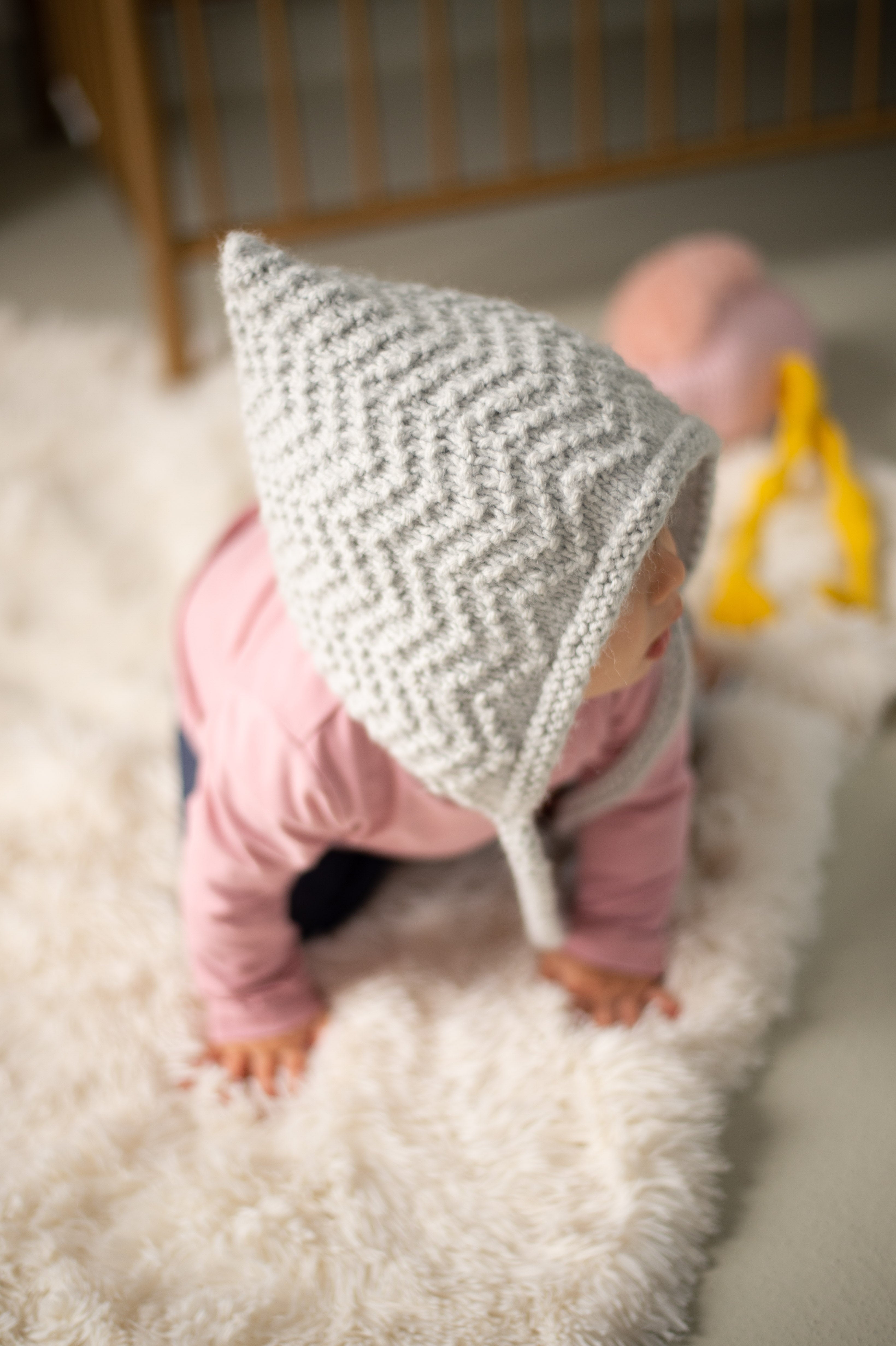 Beresford Baby Bonnet (Knit) – Lion Brand Yarn